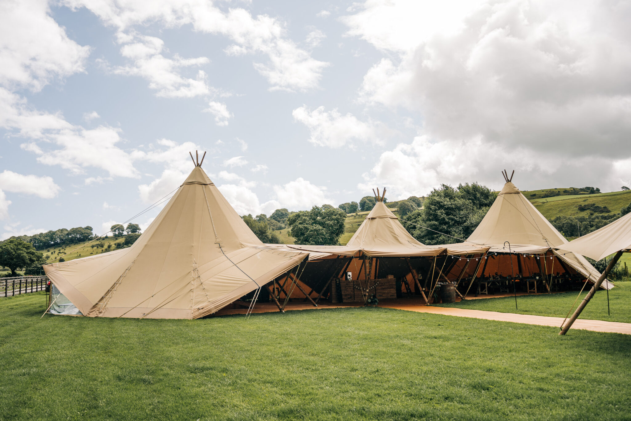 Giant Hat – Tipis In The Peak
